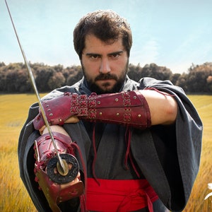 LARP Japanese Warrior. Samurai Armour Gauntlet. Samurai Bracers in Red ...
