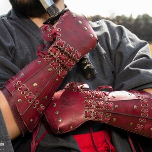 LARP Japanese Warrior. Samurai Armour Gauntlet. Samurai Bracers in Red ...