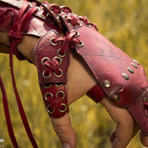 LARP Japanese Warrior. Samurai Armour Gauntlet. Samurai Bracers in Red ...