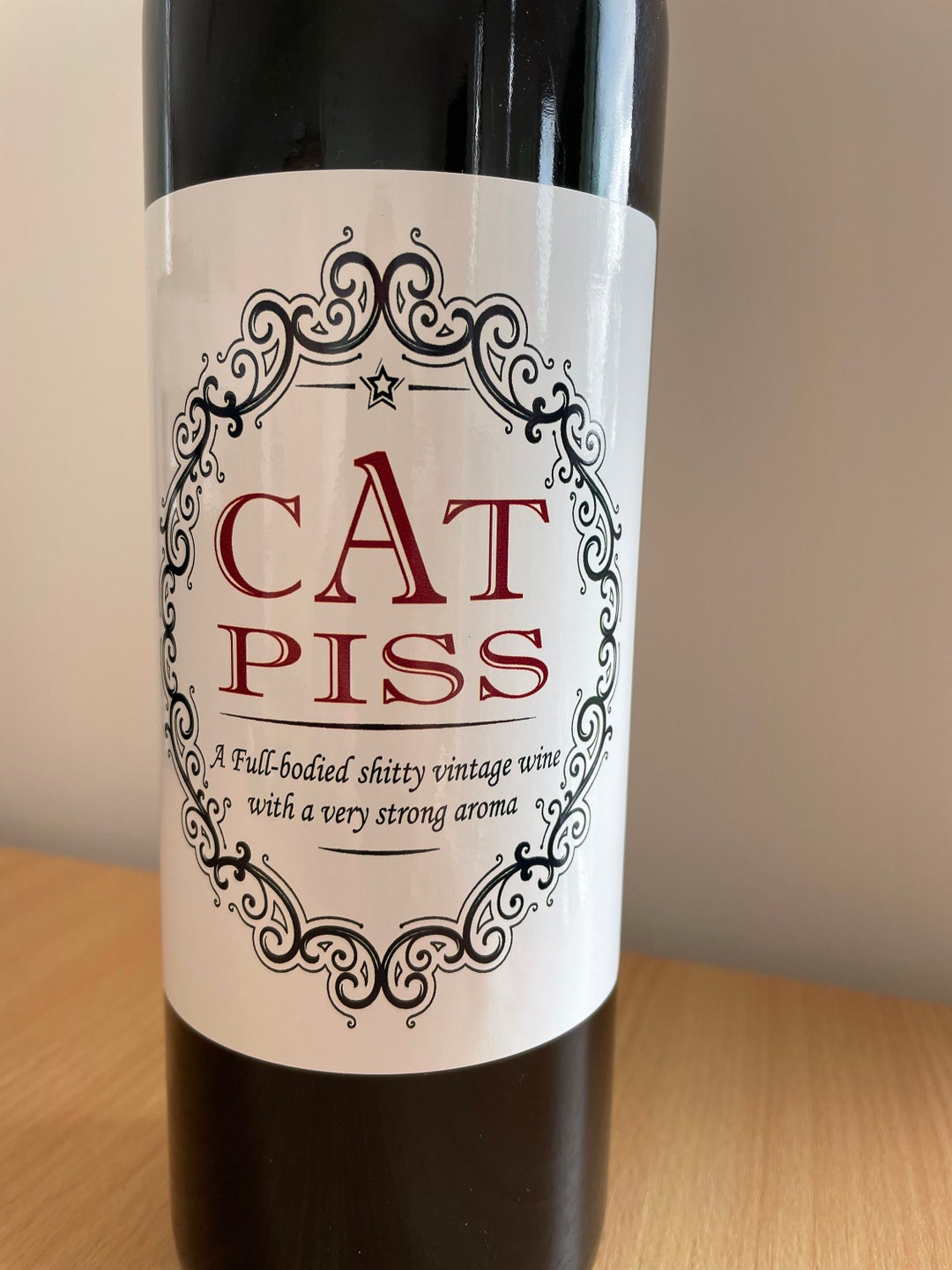 2 X CAT P!ss Christmas Funny Novelty Wine Bottle Labels Joke Humour ...