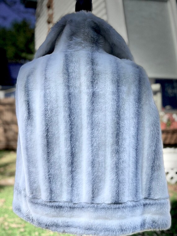 OooLaLa Cape in Faux Silver Fox 1960s - Gem