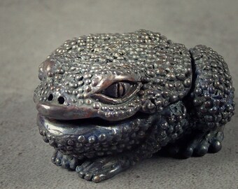 Collectibles Gangster cigar smoking toad ashtray Ashtrays Art ...