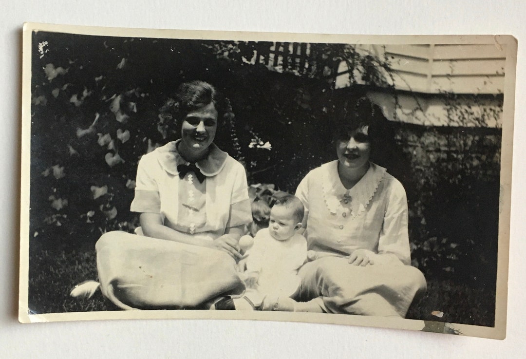 Vintage Women and Baby Pic, Vintage Mother and Child Photograph, Mother ...