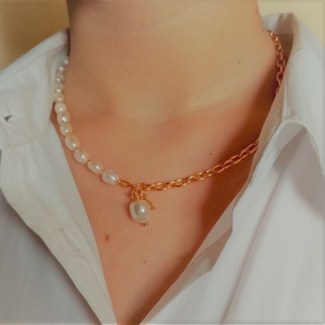 New Middle Necklace of Pearls and Gold Chain With Little - Etsy