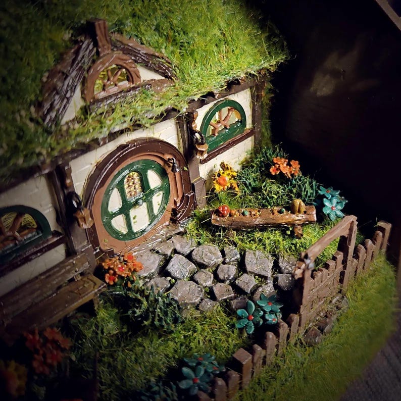 Green Hill Hobbit House Book Nook, Lord of the Rings Decor, Bag End ...