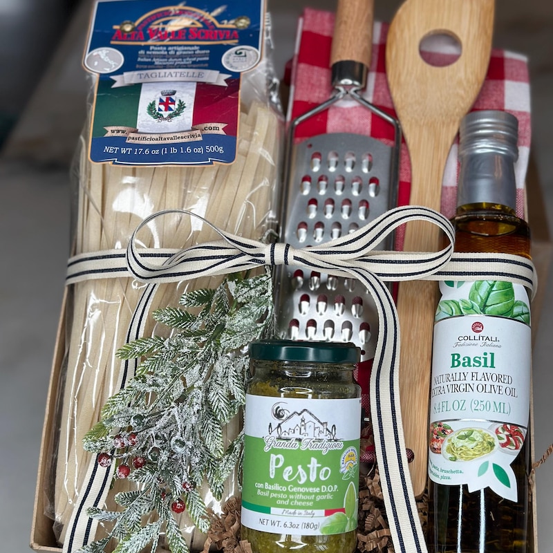 Food Gift Set for Women - 60+ Gift Ideas for 2026