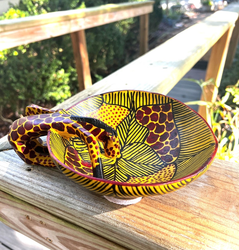 Giraffe Bowl of Native African Wood: Handmade. Hand-painted. Primitive ...