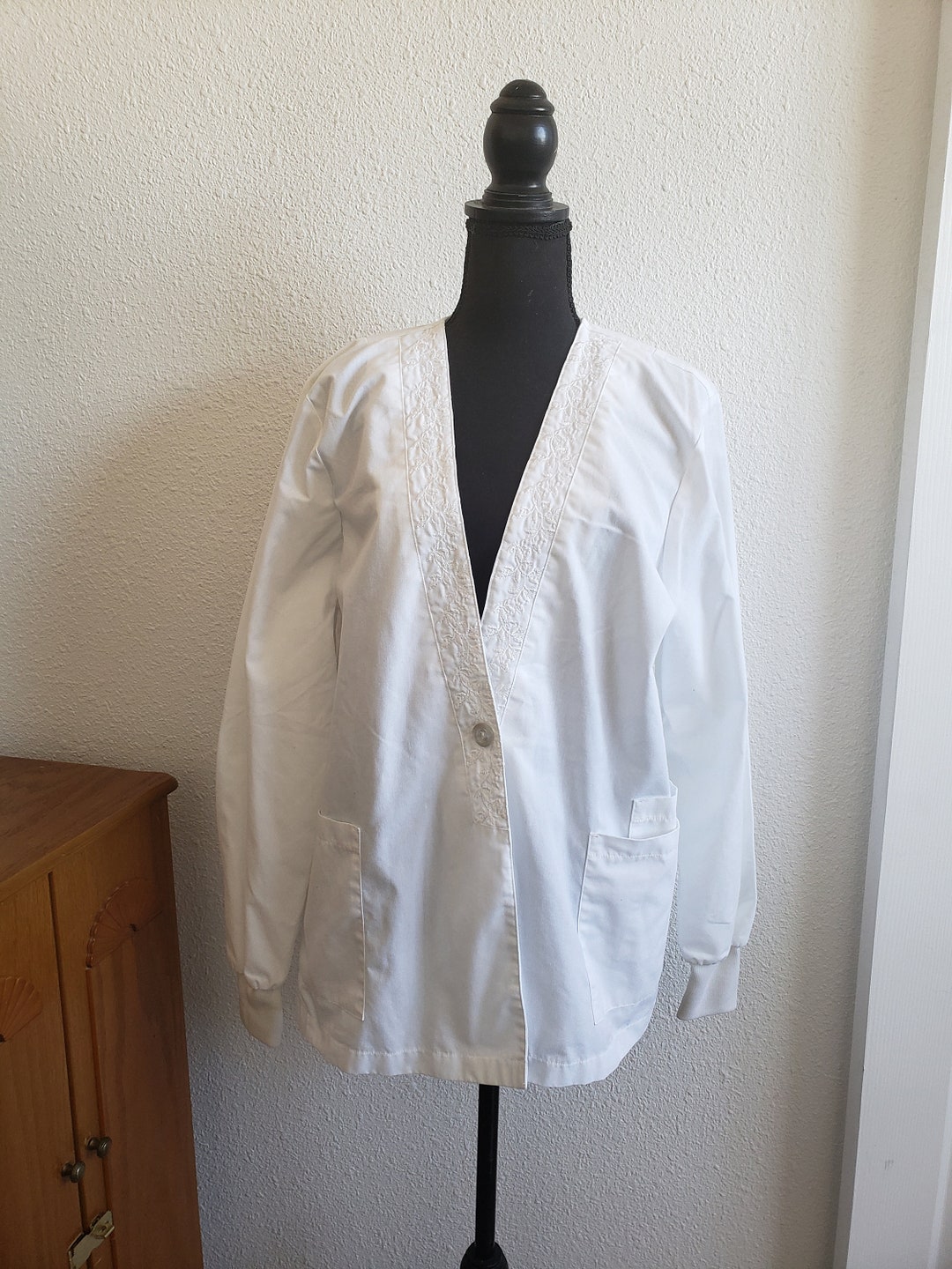 Peaches Uniforms White Embroidered Scrab Jacket Longsleeve One Button ...