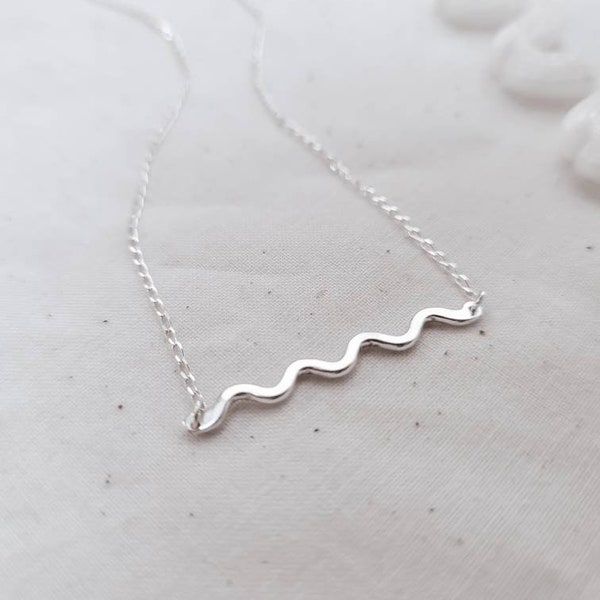 Wavy Necklace - Etsy