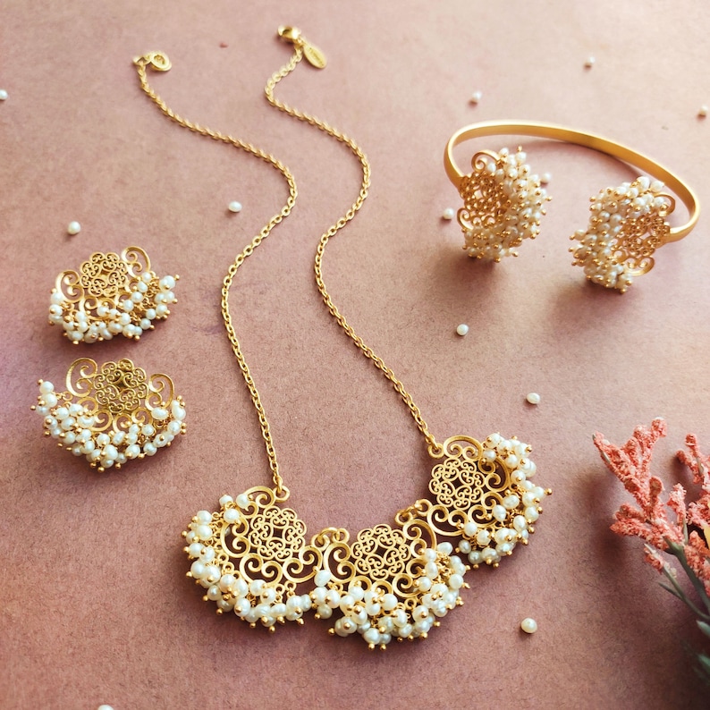 Small Gold Filigree Stud Earrings - Etsy