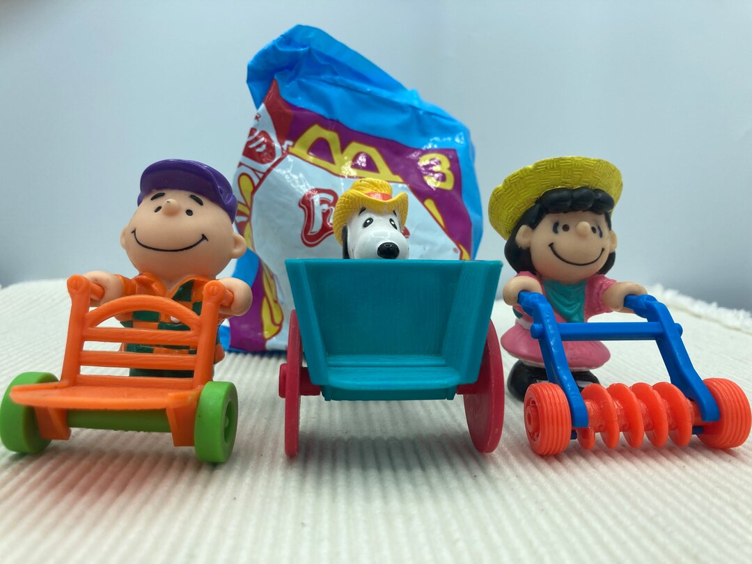 1989 Peanuts Farm Snoopy Charlie Brown Lucy Mcdonalds Vintage Happy ...