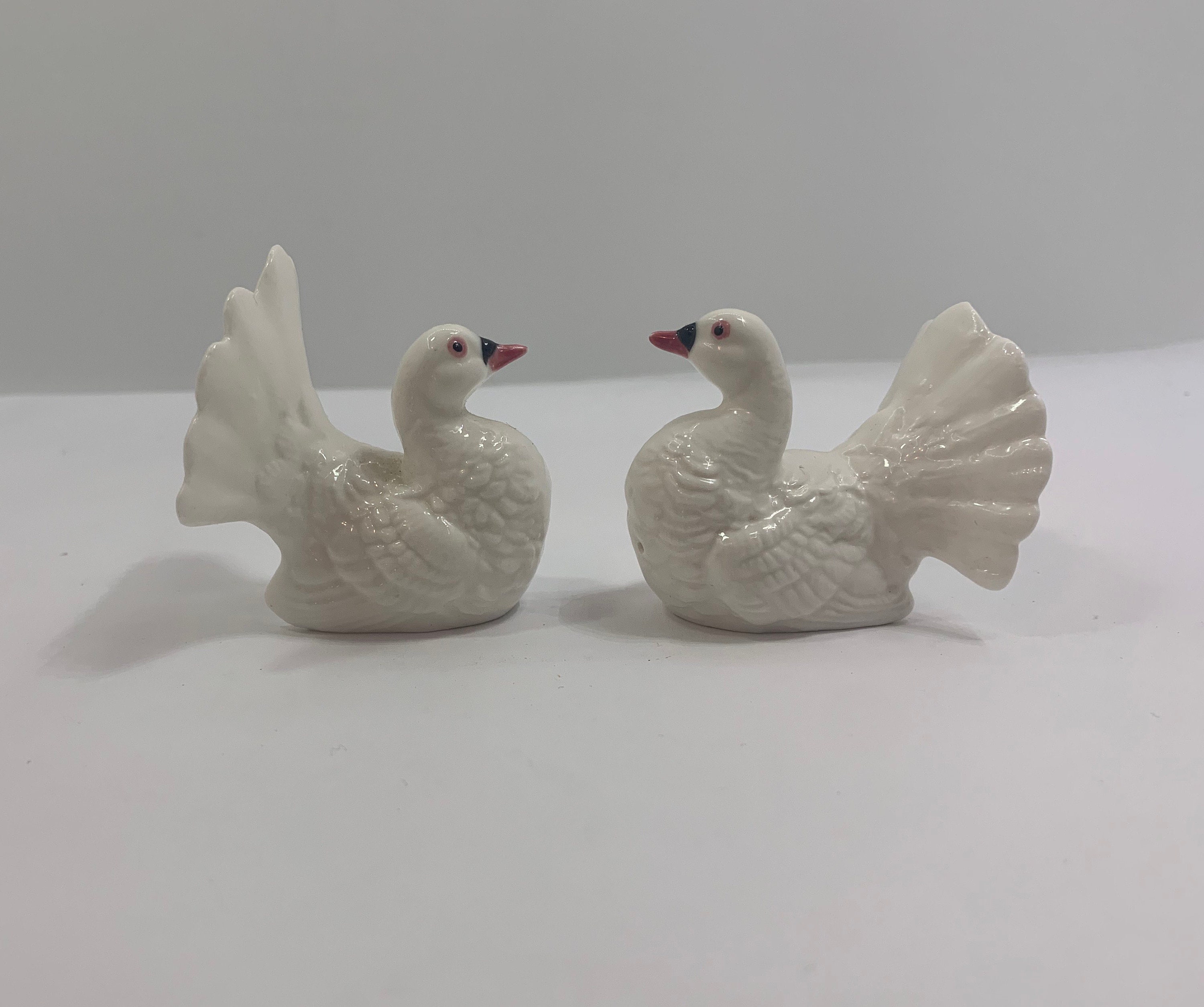Vintage White Swan Pair Salt & Pepper Shakers, Japan Swan Mates Salt ...