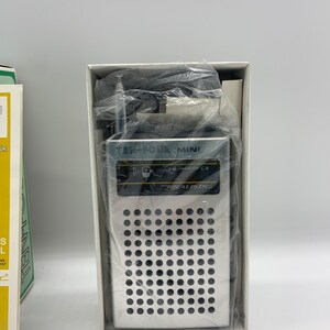 Realistic Mini Ten Four AM/CB Pocket Portable Radio, Like New Radio ...