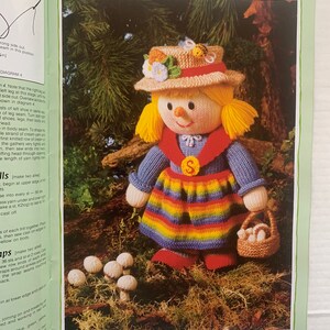 Jean Greenhowe's Scarecrow Family 7 Knitted Dolls and Baby’s Pushchair ...