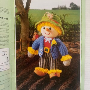 Jean Greenhowe's Scarecrow Family 7 Knitted Dolls and Baby’s Pushchair ...