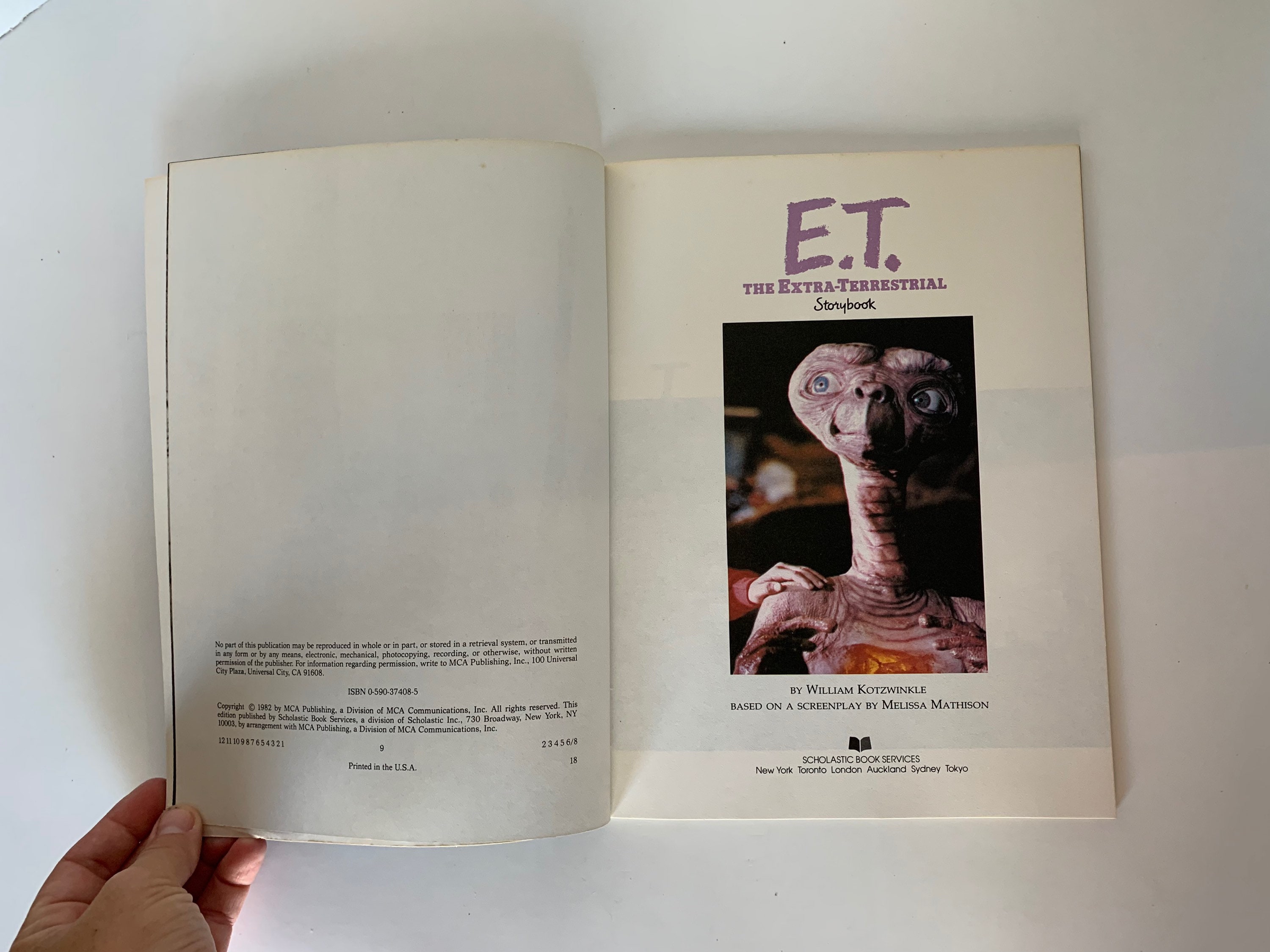 E.T. the Extra-terrestrial Storybook 1982 Based on the E.T. - Etsy