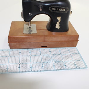Vintage Holly Hobby Sewing Machine, Miniature Children's Sewing Machine ...