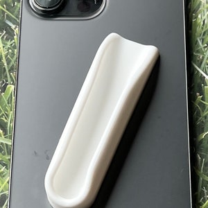 TRENDING New Silicone Lip Stick Phone Mount, Gloss, Lipstick, Lip Balm ...