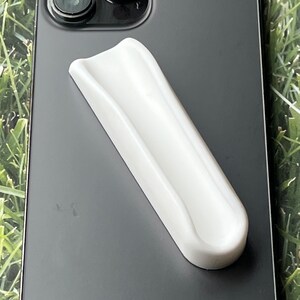 TRENDING New Silicone Lip Stick Phone Mount, Gloss, Lipstick, Lip Balm ...