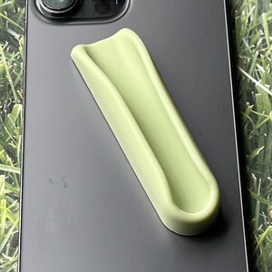 TRENDING New Silicone Lip Stick Phone Mount, Gloss, Lipstick, Lip Balm ...
