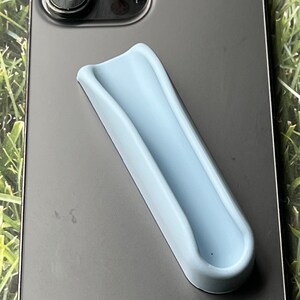 TRENDING New Silicone Lip Stick Phone Mount, Gloss, Lipstick, Lip Balm ...