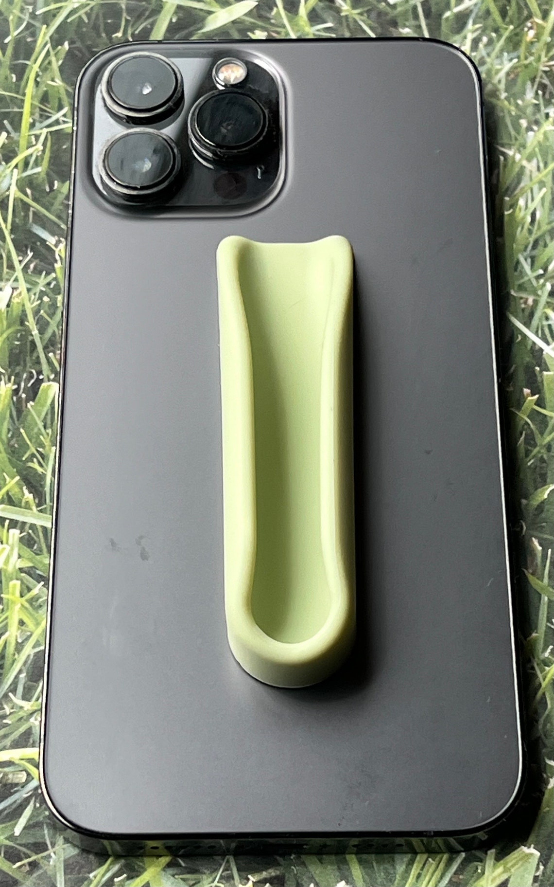 TRENDING New Silicone Lip Stick Phone Mount, Gloss, Lipstick, Lip Balm ...