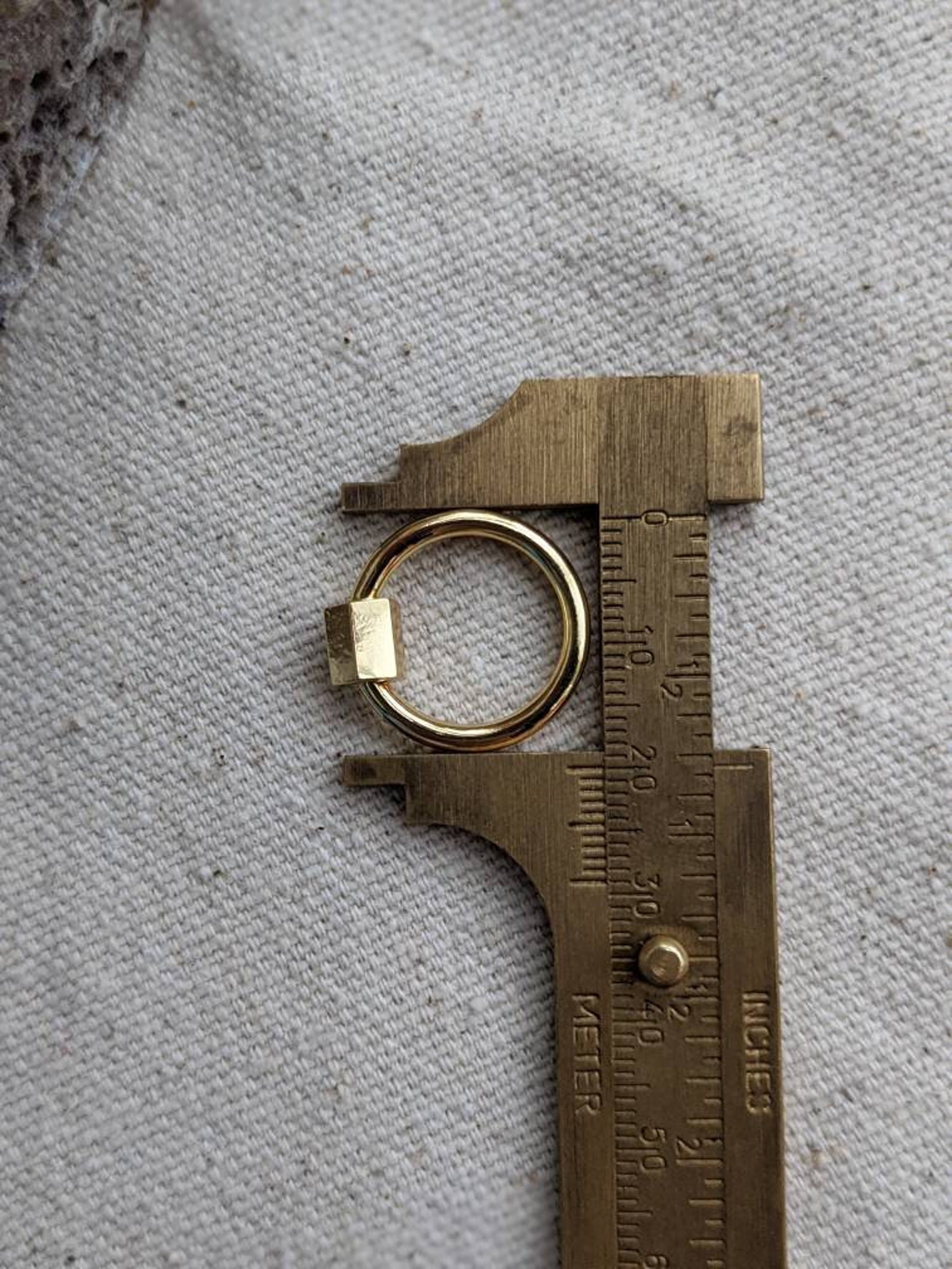 Circle Carabiner Necklace // Screw - Etsy