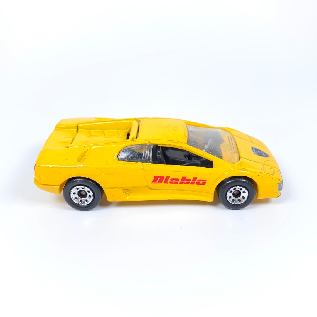 Vintage 1991 Matchbox Lamborghini Diablo Yellow Red 1990s Diecast Car 1 ...