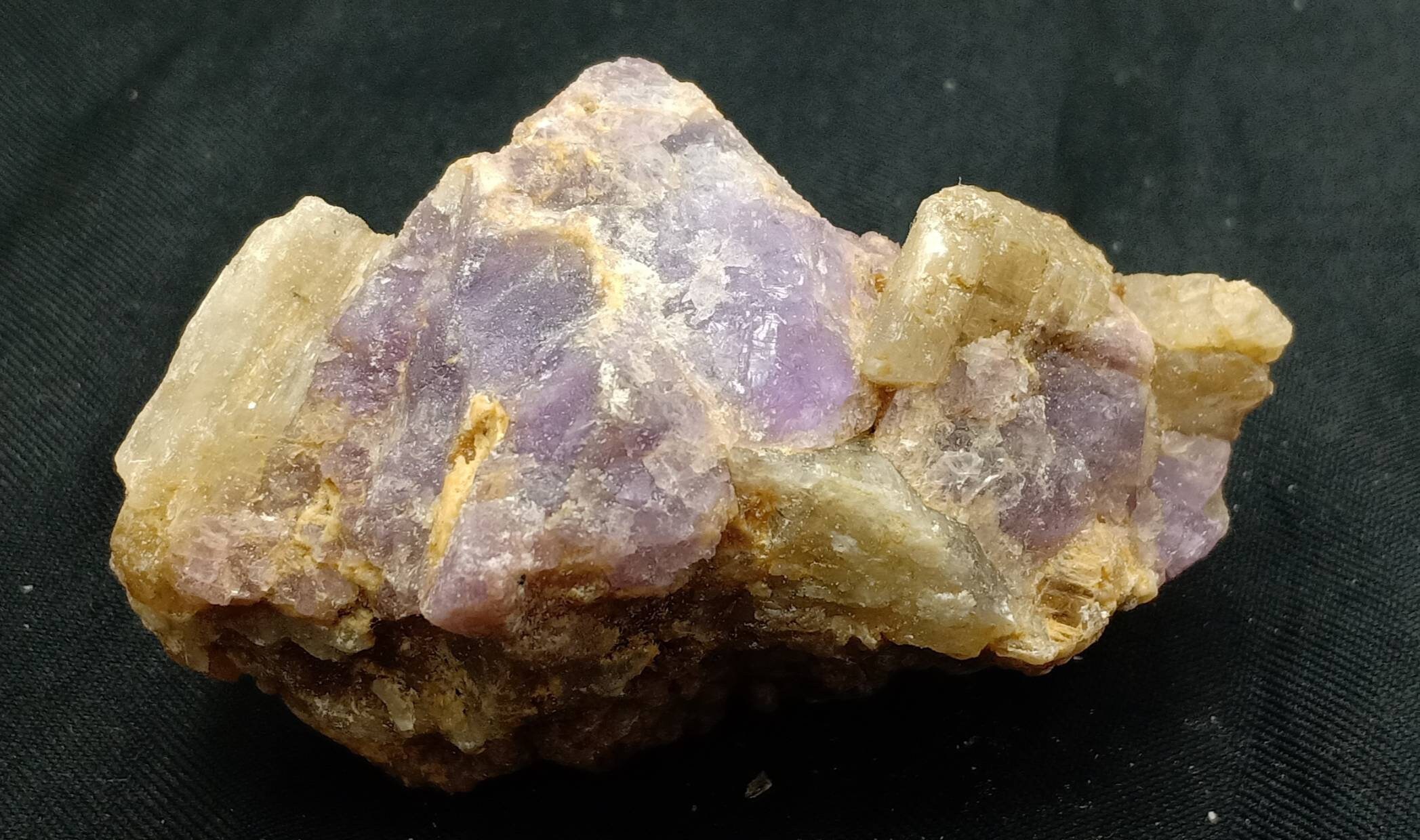 UV Reactive Tenebrescent Fluorescent Hackmanite Chunk With Richterite ...