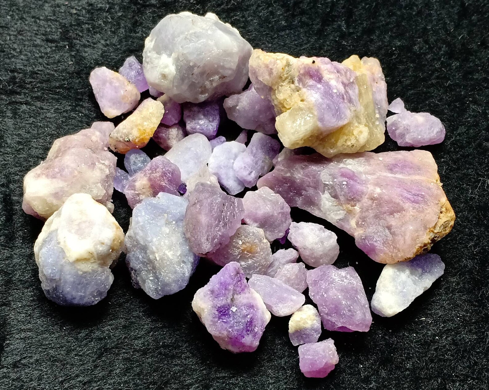 Rough Hackmanite Highly Tenebrescent Lot 100 Grams - Etsy