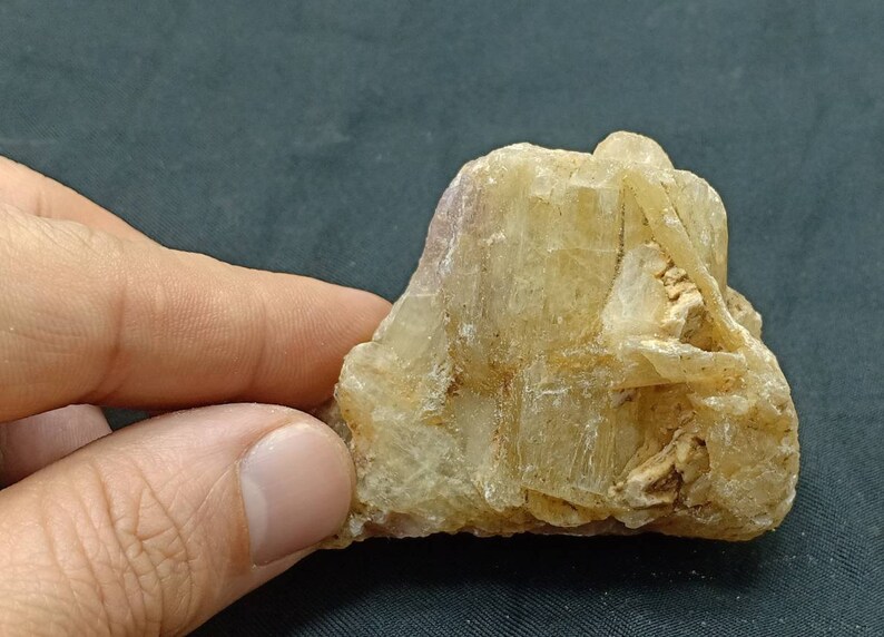 An Amazing Specimen of UV Reactive Tenebrescent Fluorescent Hackmanite ...