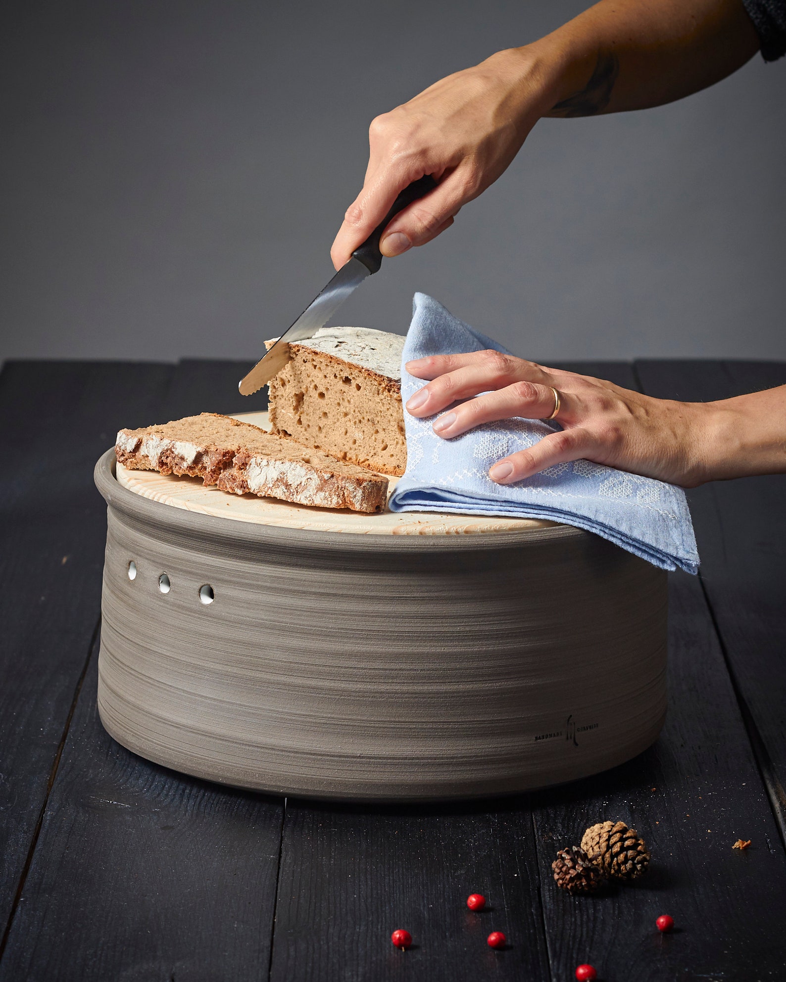 Elegantes Brotkasten Keramik Mit Holzdeckel Ebenbild
