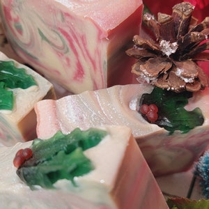 Holly Berry Spice Soap / Holly Berry Soap / Yule Soap / Winter Holiday ...