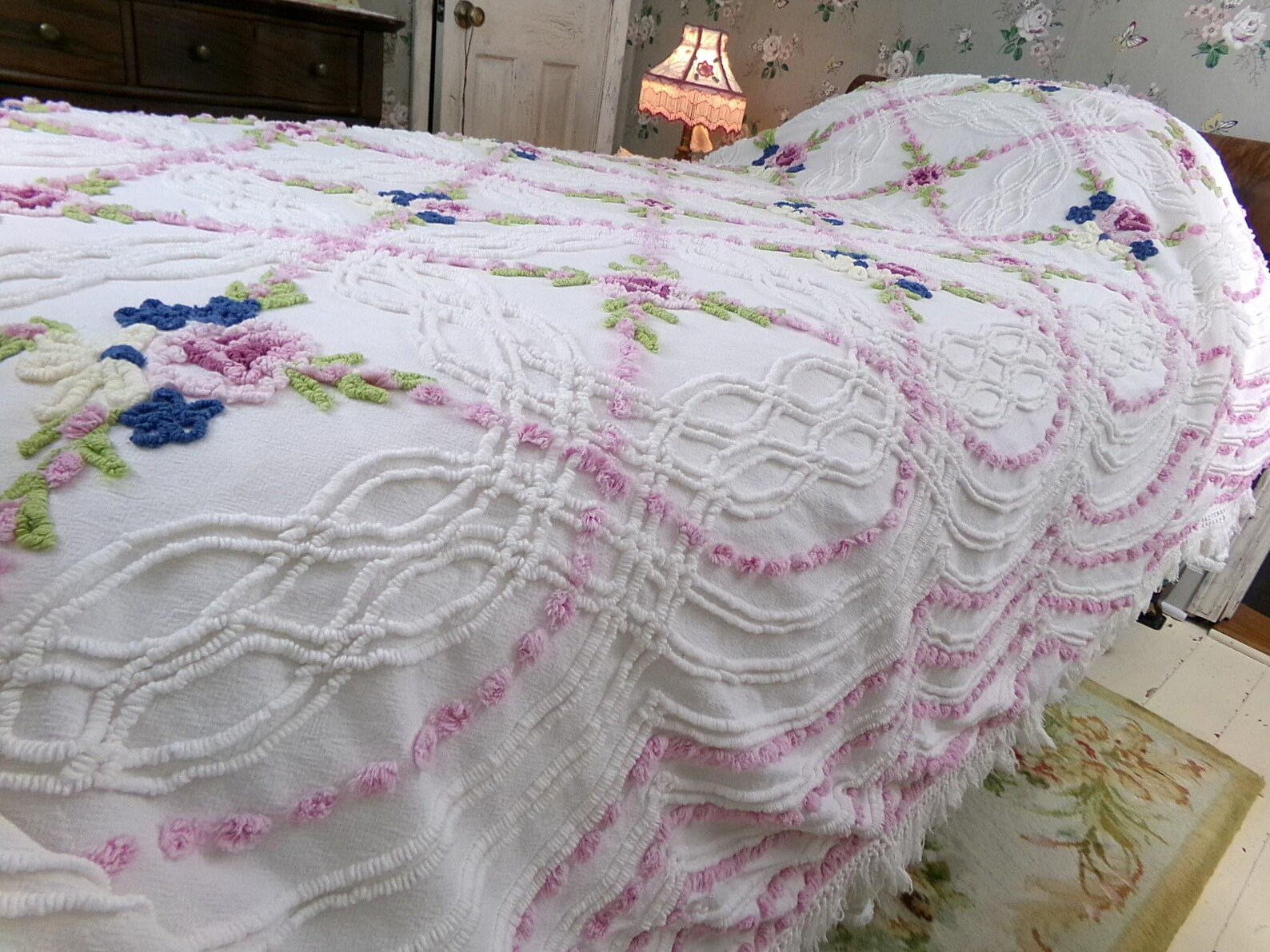 Vintage Country Cottage Style Chenille Bedspread, Creamy White Floral ...