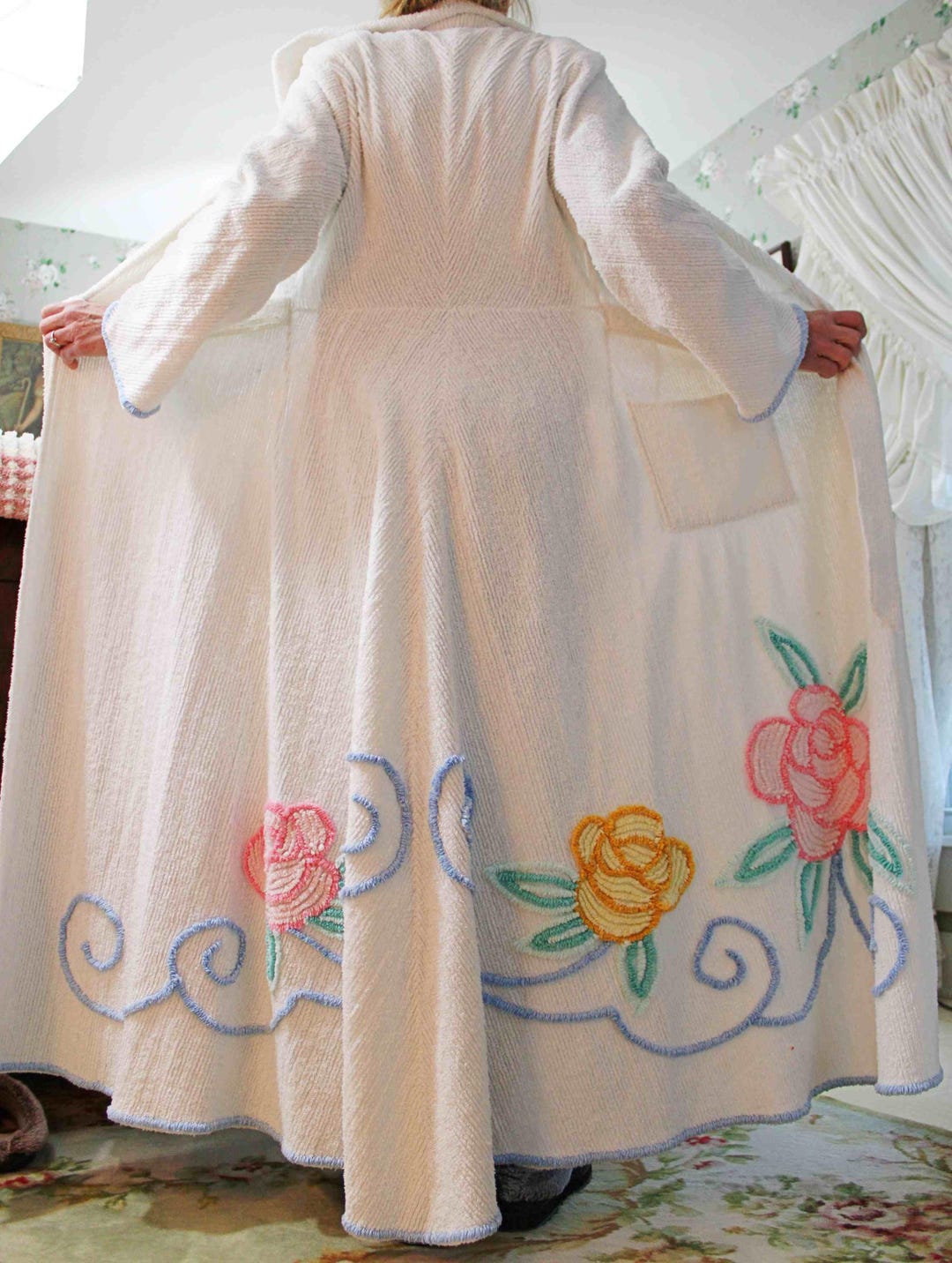Glamorous Pastel Rose Chenille Robe, White Tufted Vintage Old Hollywood ...