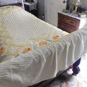 Cabbage Rose Vintage Chenille Bedspread, Plush Yellow Roses Lattice ...