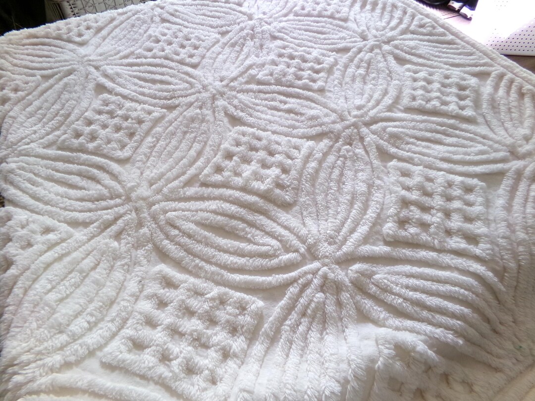 Farmhouse Style Vintage Chenille Bedspread, Classic Plush Creamy White ...