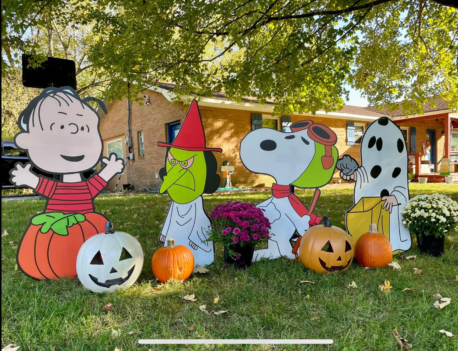 Chuck and Friends Halloween! Indoor/outdoor Characters Corrugated ...