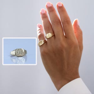 14k Gold Engraved Signet Ring: Personalized Initial Ring - Etsy UK