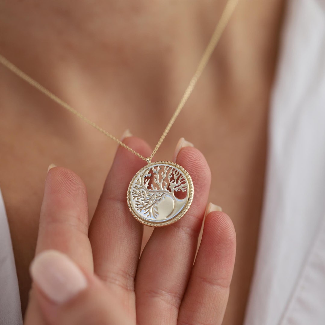 14K Gold Family Tree Medallion Necklace, Personalized Engraving - Etsy