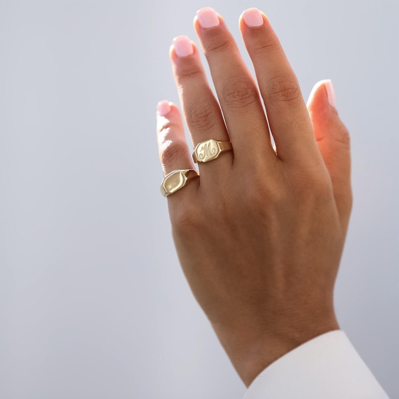 14k Gold Engraved Signet Ring: Personalized Initial Ring - Etsy UK