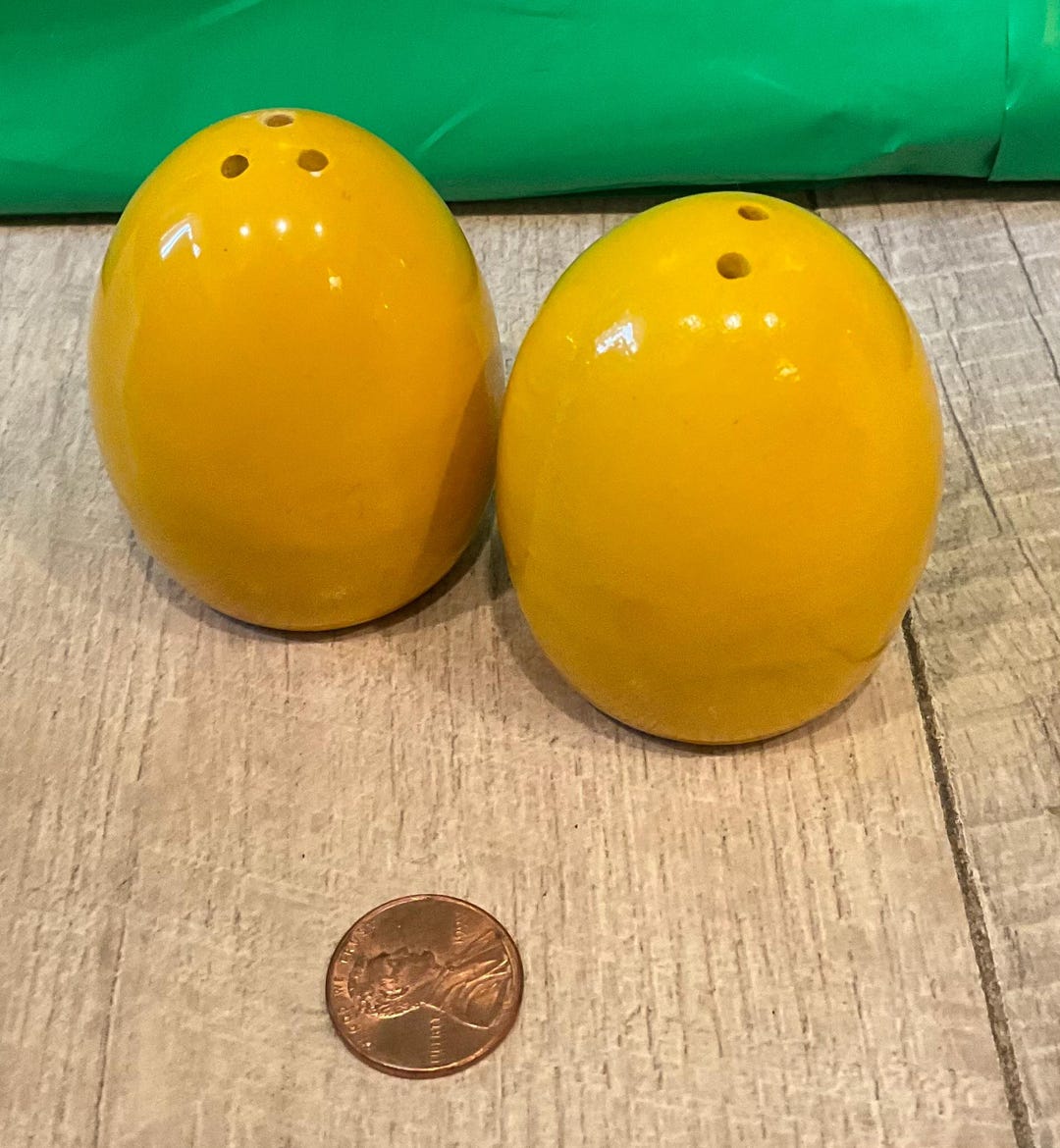 Ceramic Egg Shaped Salt and Pepper Shakers - Etsy