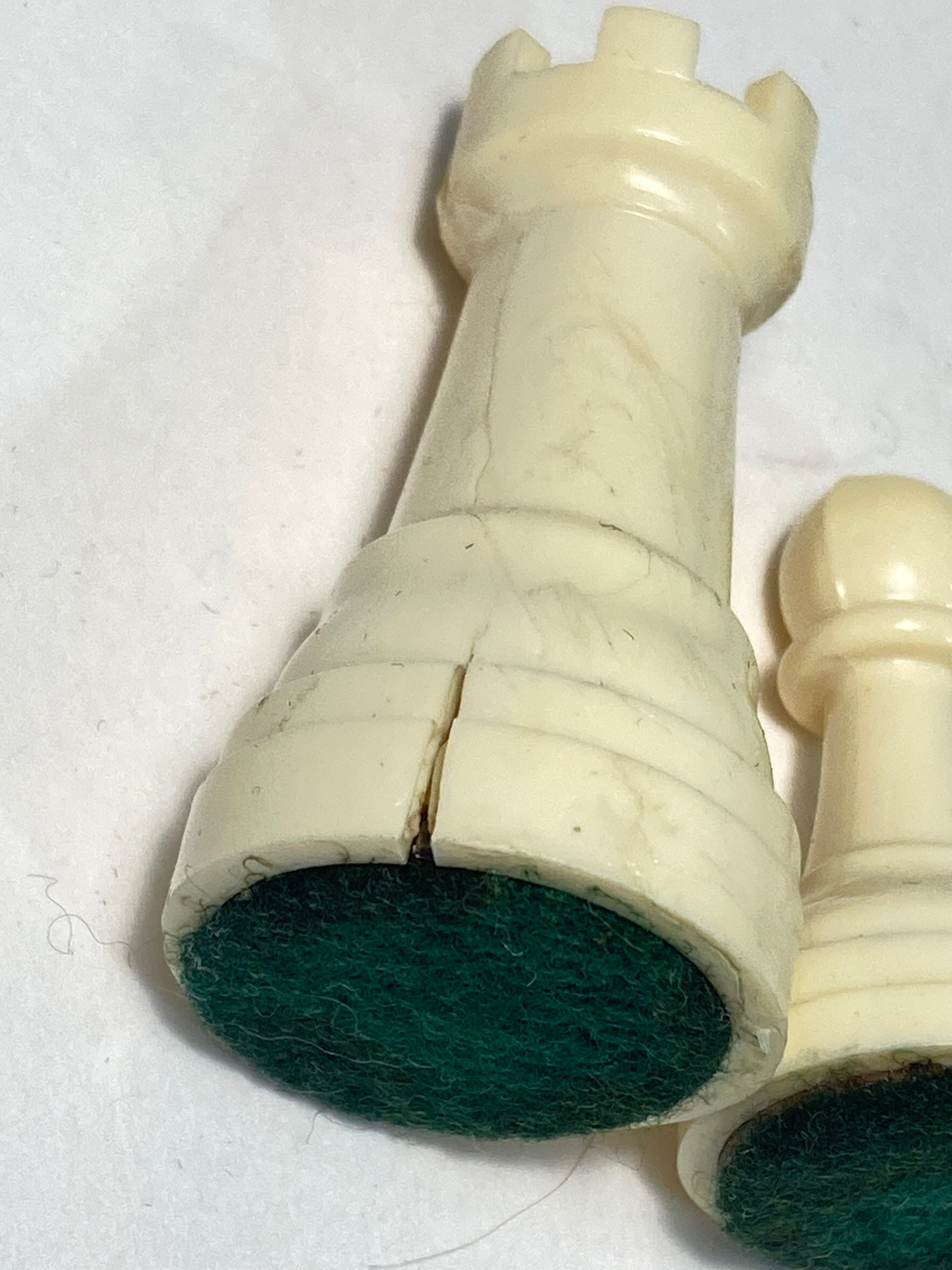 Vintage Plastic Chess Set Weighted Pieces Felt Bottoms 3.25 Inch King ...