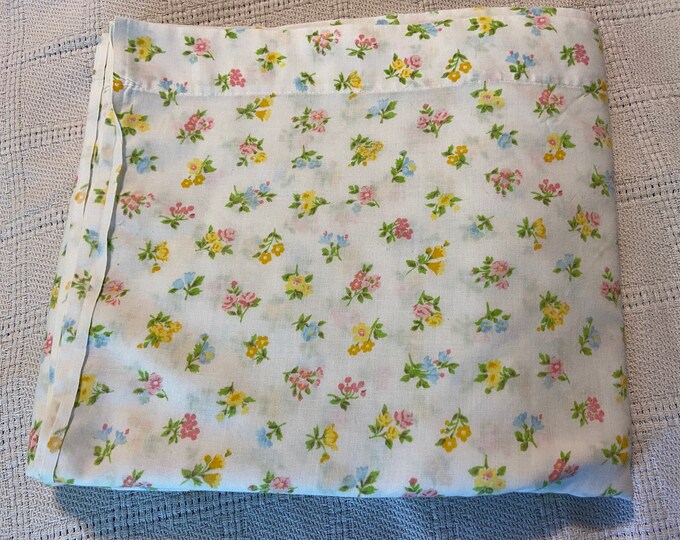 Super-cute Vintage 1970s JC Penney Full Sheet -- Small Posies of Pastel ...