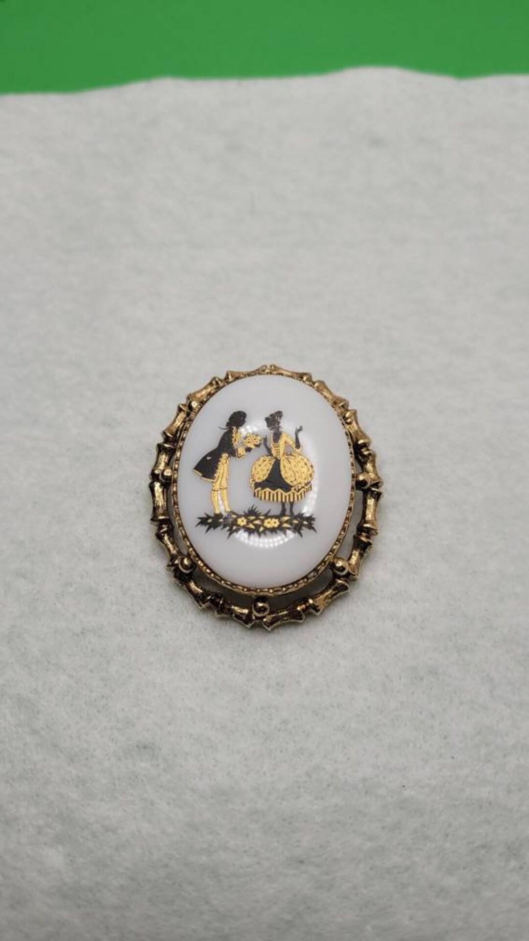 Midcentury, Courting Couple, White Glass Pendant, Brooch or Pin. - Etsy