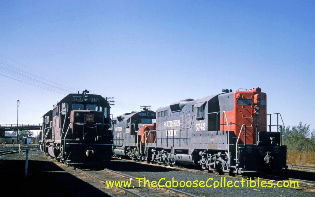 Southern Pacific Railroad Engine 5742 GP9 and Rock Island Engine in ...