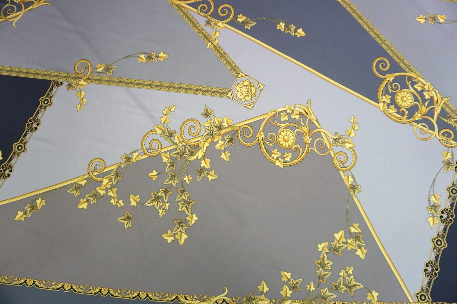 Versace seda twill tela de impresión barroca hecho en Italia | Etsy