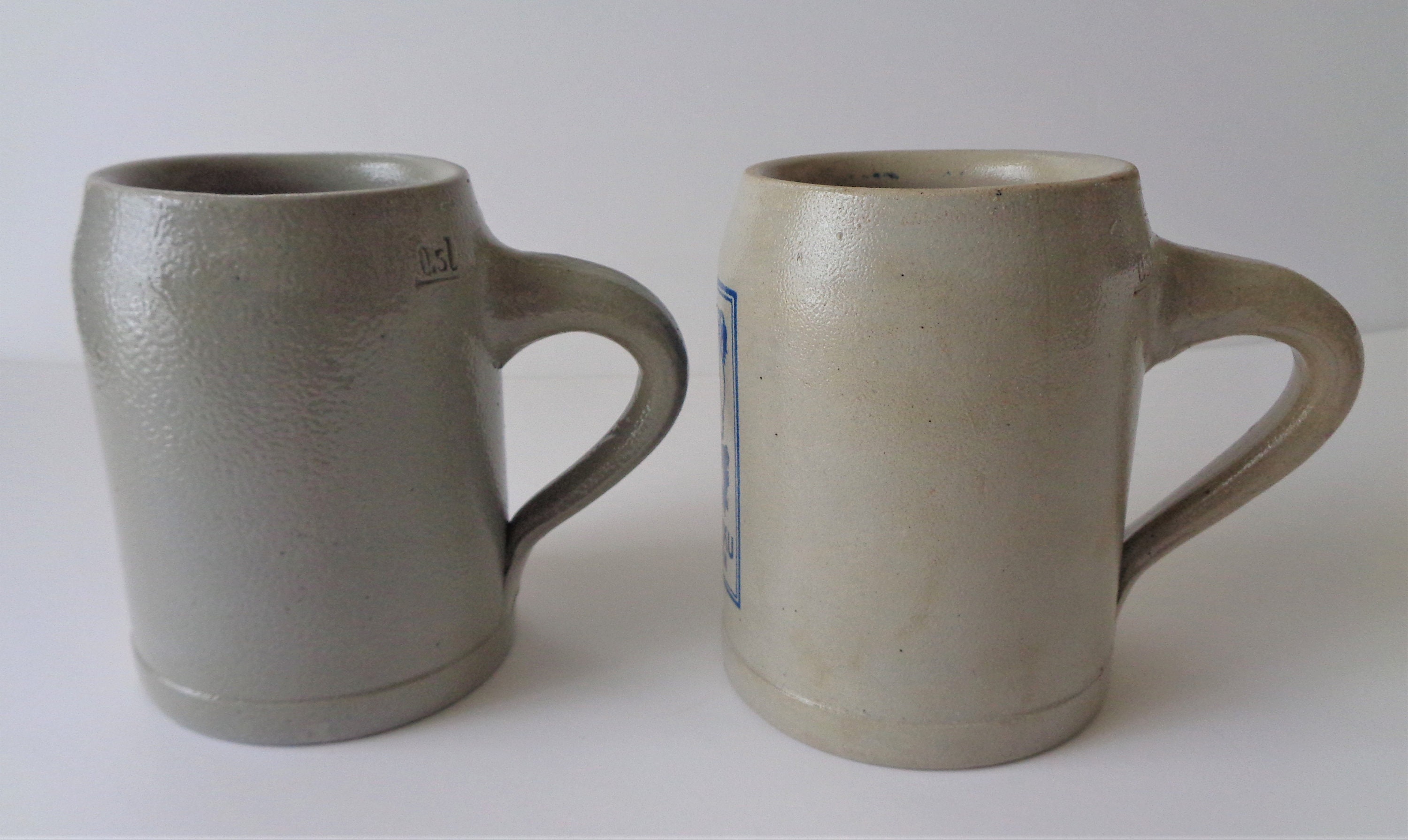 Vintage Lowenbrau Set of 2 Pottery Beer Stein Mugs Munchen Octoberfest ...