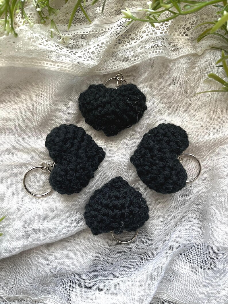 Black Heart Crochet Keychain (goth, Cute, Emo, Alt) - Etsy