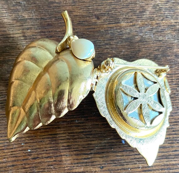 Vintage Avon Perfume Gold Toned Avon Perfume Locket P… - Gem